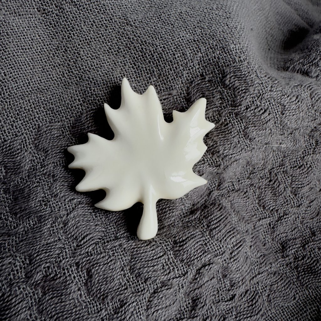 Maple Leaf Pin/Brooch - Cabin Fever Carving